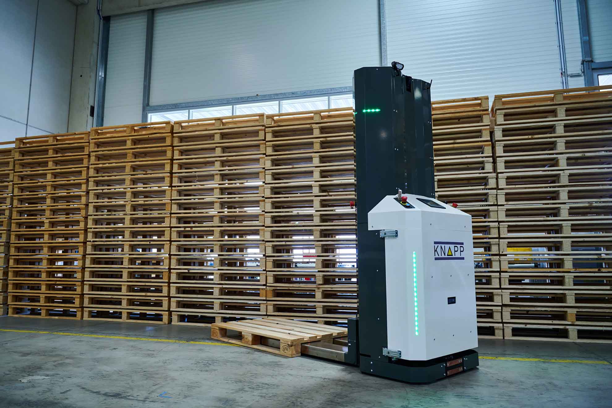 Meritor ökar säkerheten med nya robottruckar - KNAPP